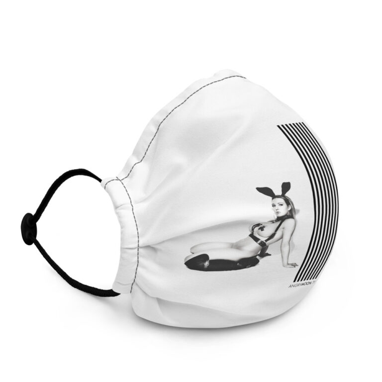 ANGRYMOON JUJU vs AMBER FACEMASK ! - Angrymoon.net